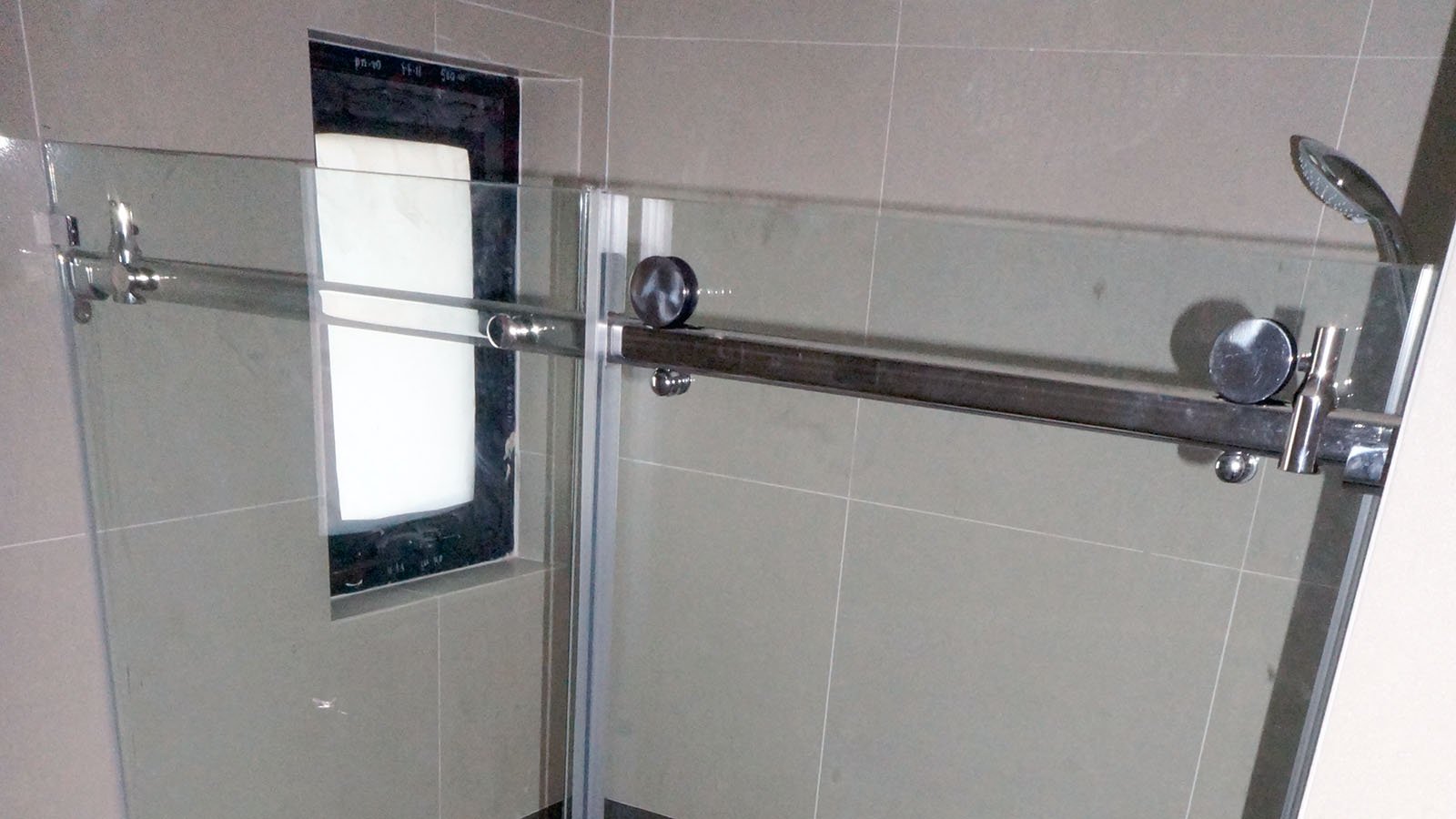 showerscreen-sliding - Proscreen Fine Glass